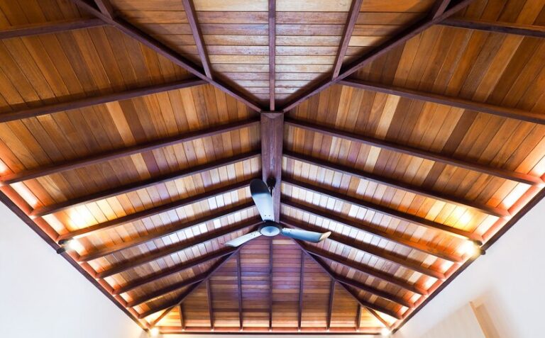 Viga de madeira para telhado: como escolher o modelo ideal? - Blog ...